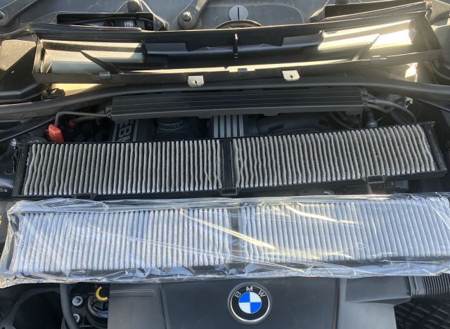 エアコンフィルター交換 BMW 320i LCI E90│めんてや for BMW