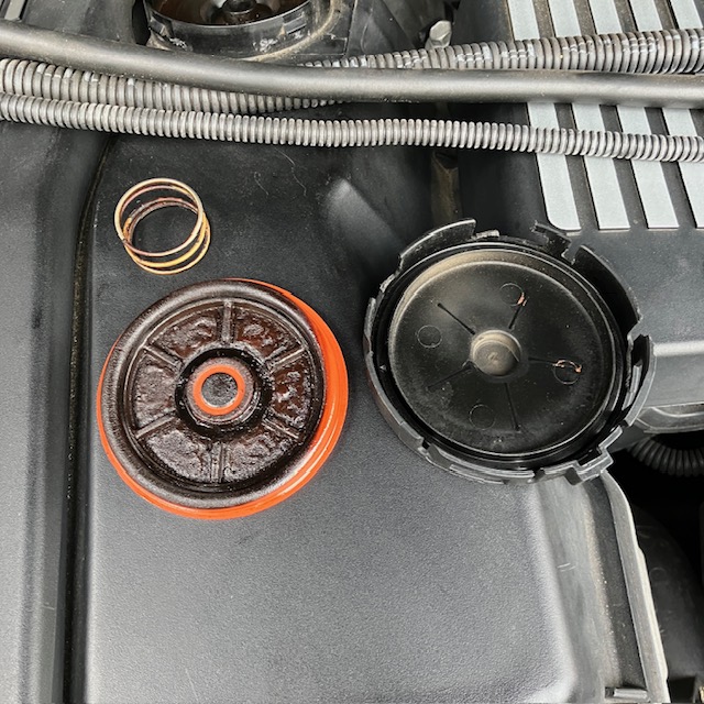 PCVバルブ交換 BMW E90 LCI 320i│めんてや for BMW